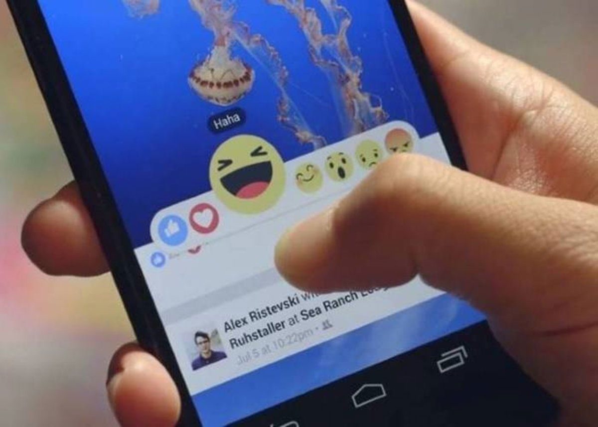 Cambia las reacciones de Facebook con esta extensión para Chrome y Firefox