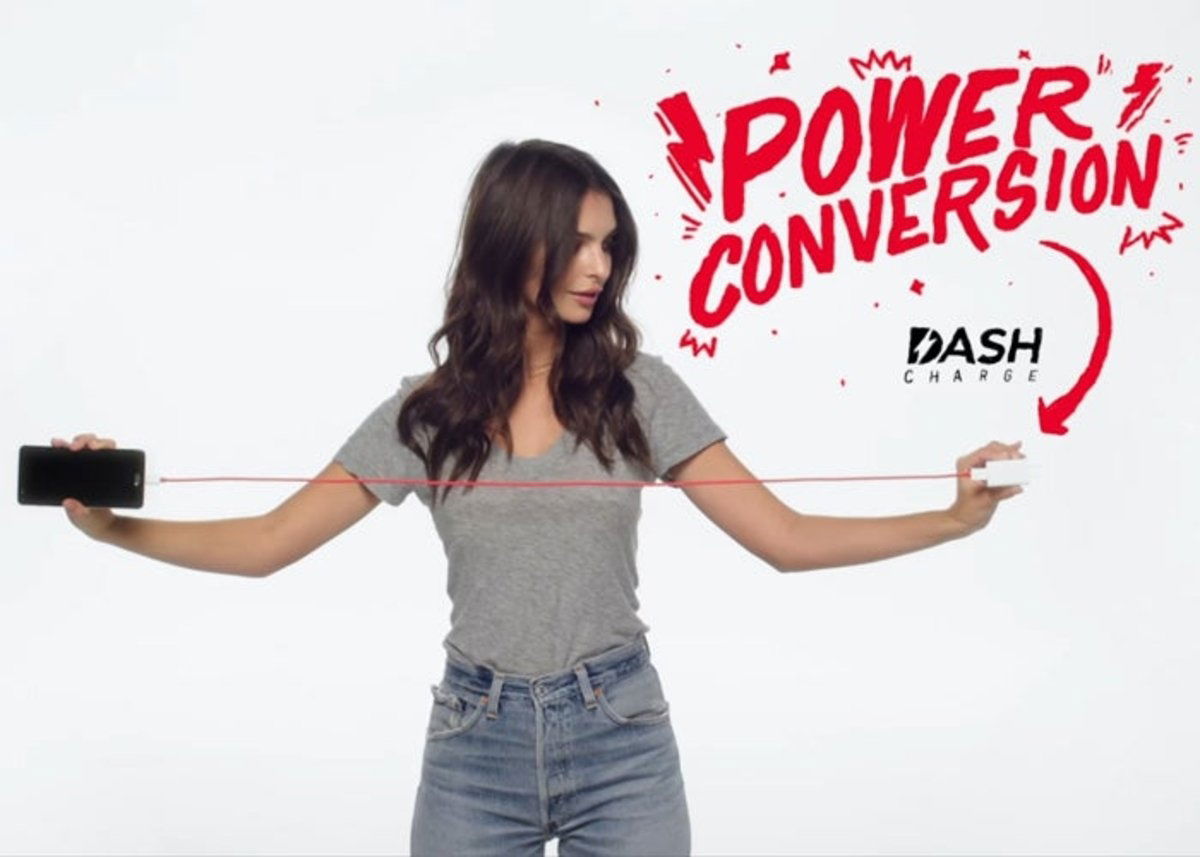 La Dash Charge de OnePlus explicada por la supermodelo Emily Ratajkowski
