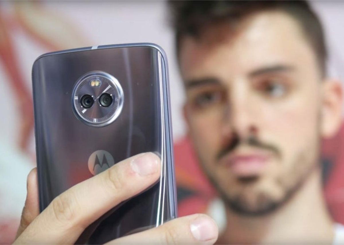 Motorola responde al anuncio de Samsung en el que se burla de Apple