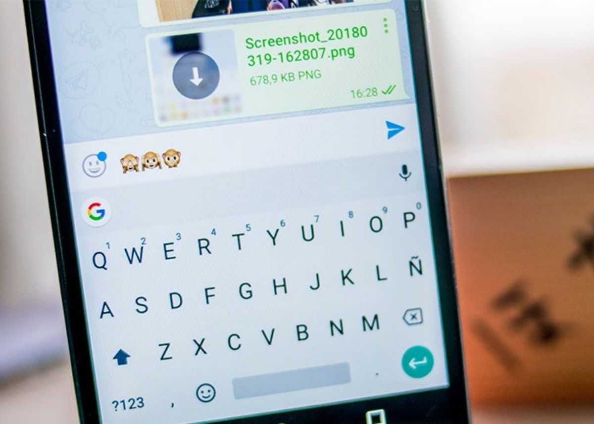 El origen de los tres monitos de WhatsApp que seguramente desconoces