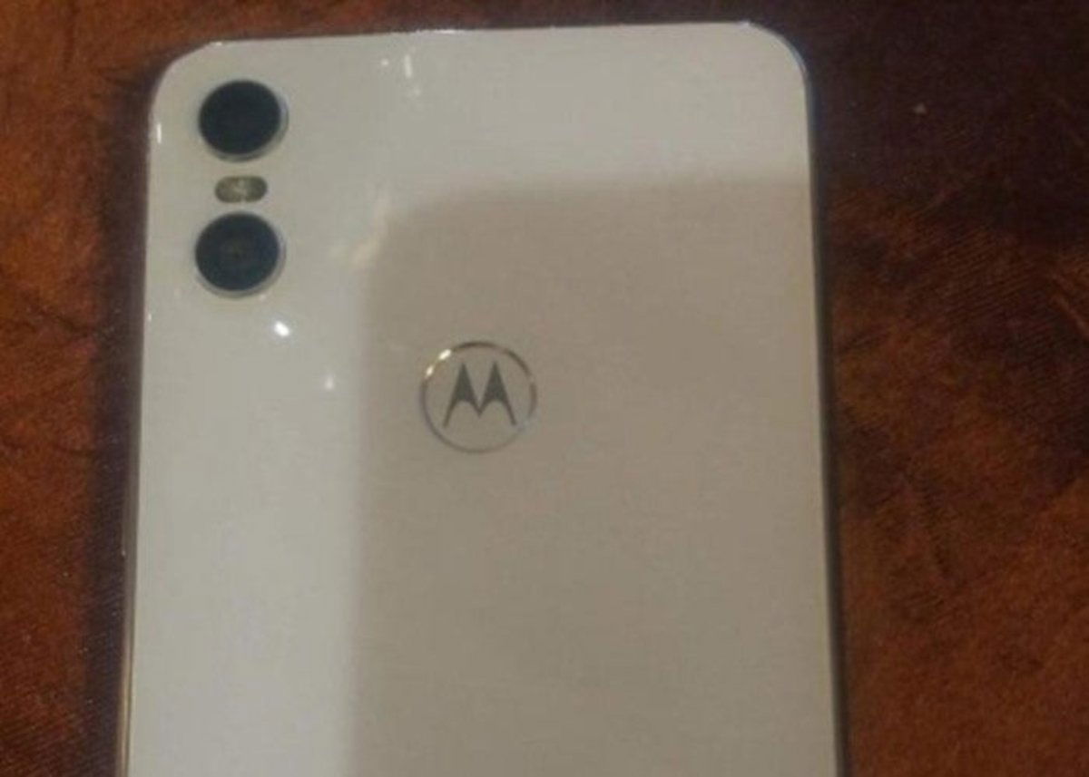 El Motorola Moto One aparece en imágenes reales, y es de lo más bonito ...