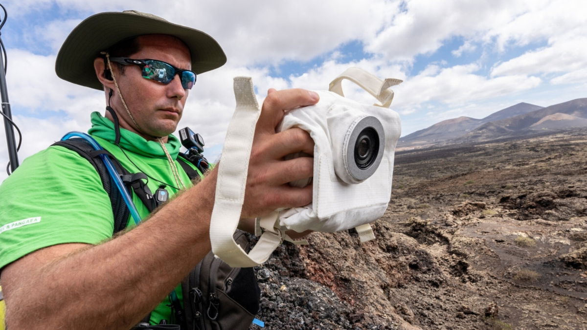 Lanzarote se convierte en la Luna: así se prueba la nueva cámara lunar ...