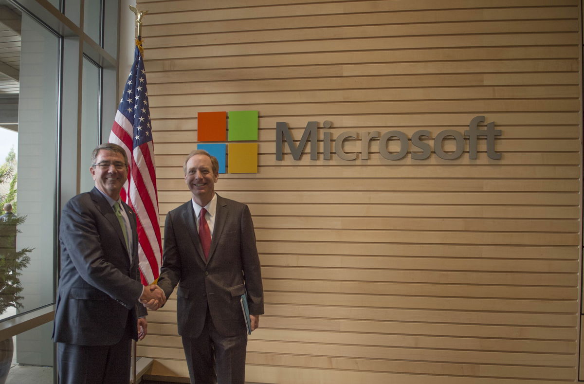 Microsoft publica una guía con 11 principios para que la IA sea más ...