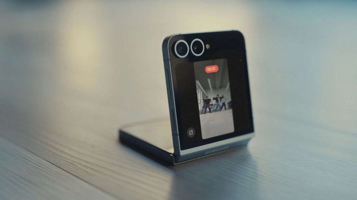 El Samsung Galaxy Z Flip 6 pasa por el test de resistencia más cruel y ...