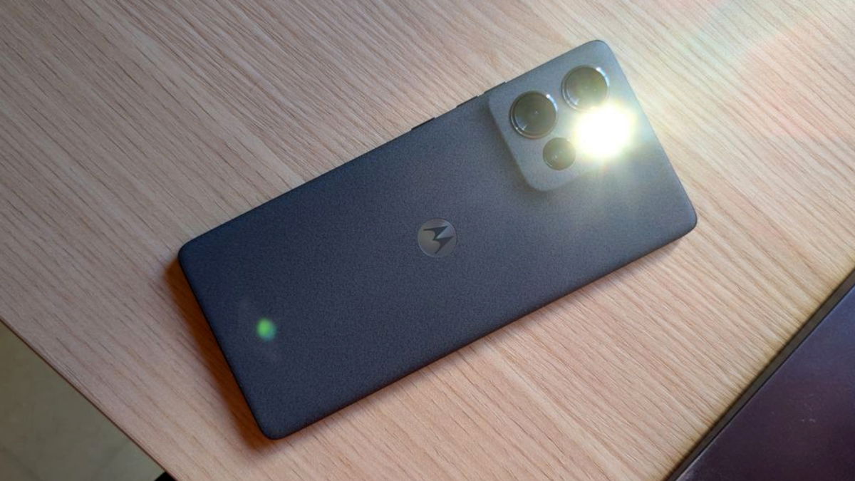Truco para tu móvil Motorola: así puedes encender la linterna de la ...