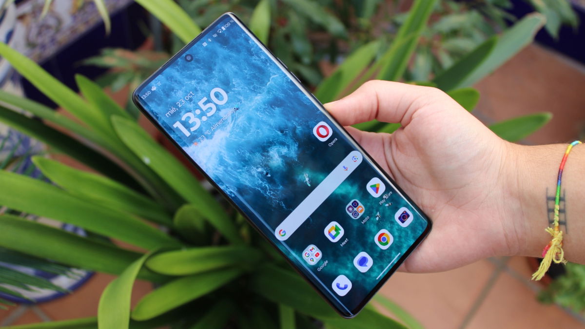 Motorola se merienda la gama media con este móvil que Amazon rebaja más ...