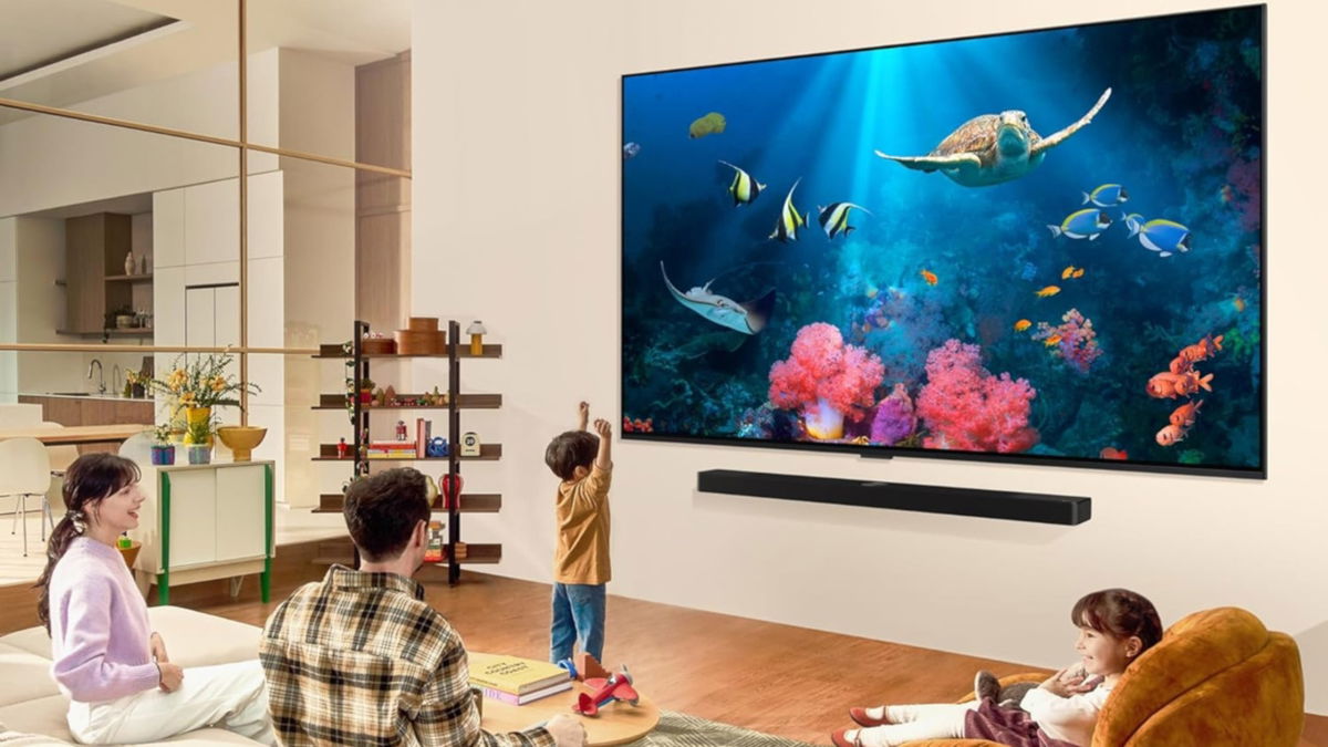 TCL hunde el precio de su tele gigante: 85 pulgadas, QLED, sonido Onkyo ...