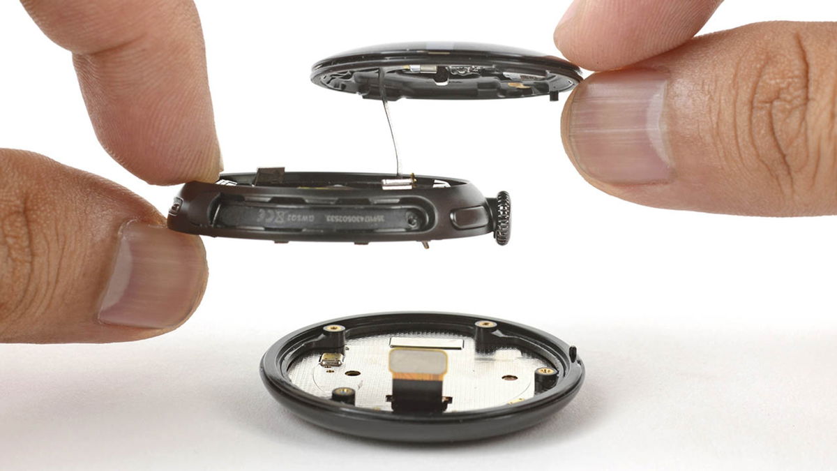 Google sorprende con el Pixel Watch 4: iFixit lo llama “el reloj más ...