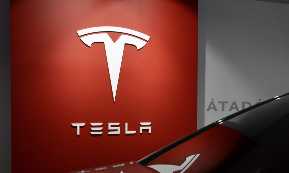 Aluvión de novedades en Tesla: el Roadster llega en 2026, el FSD a ...