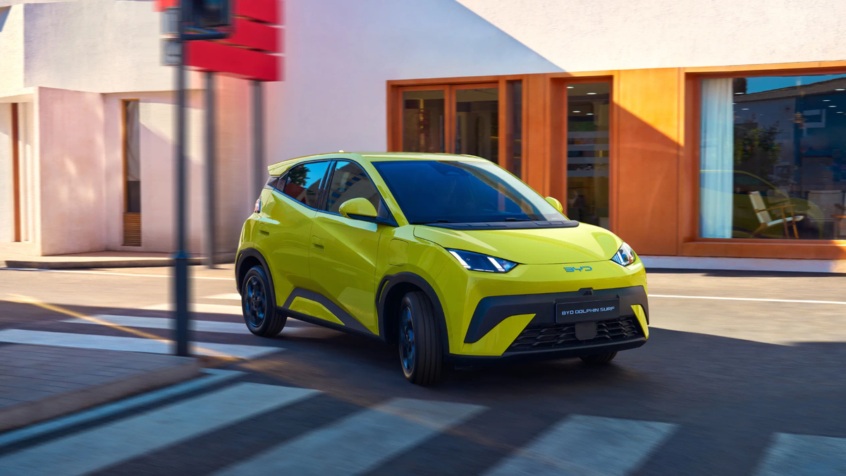 A solo 1.600 coches de diferencia: BYD está a punto de cazar a Tesla en ...